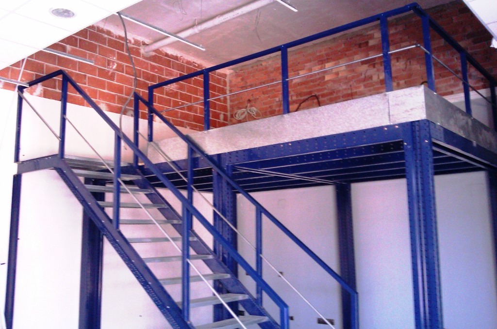 escalera rack altillo.jpg | estanterias metálicas ESME